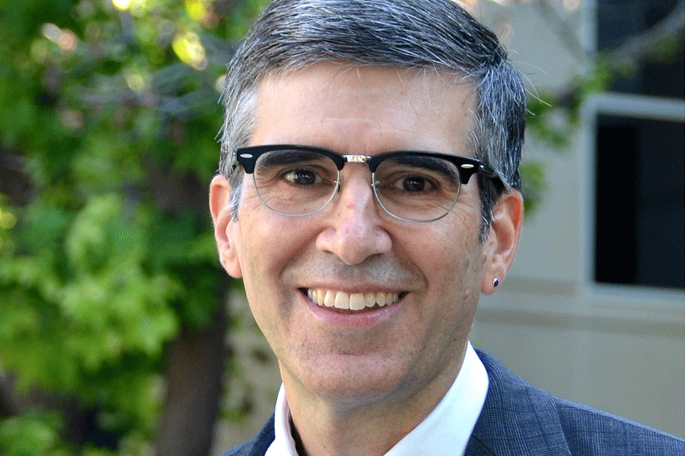 Professor Ray Pfeiffer Named Outstanding Educator of the Year | Simmons ...