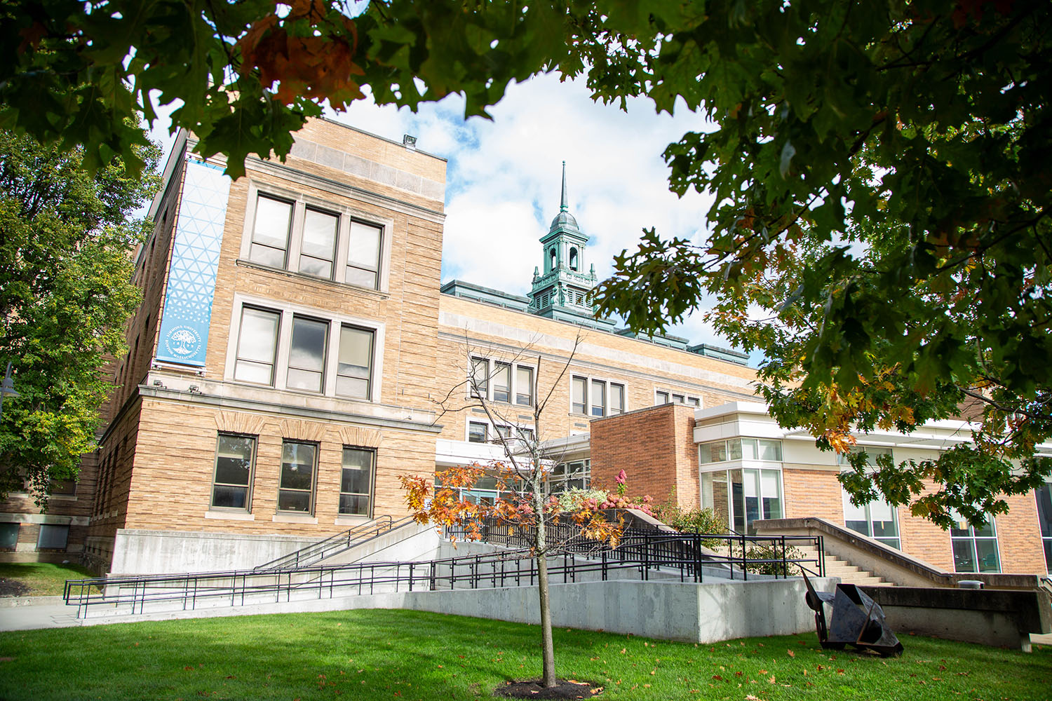 Simmons Receives Mellon Grant for Information Literacy | Simmons University
