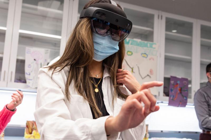 HoloLens Uses Technology to Teach Anatomy | Simmons University
